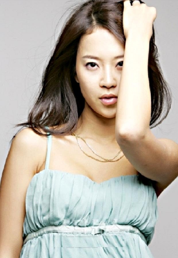 Picture of Baek Ji Young