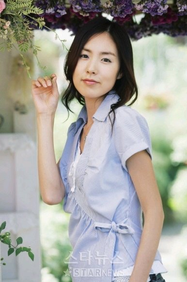 Picture of Kan Mi Youn