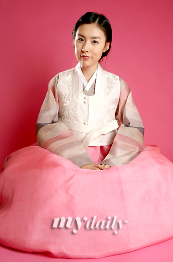 Picture of Kan Mi Youn