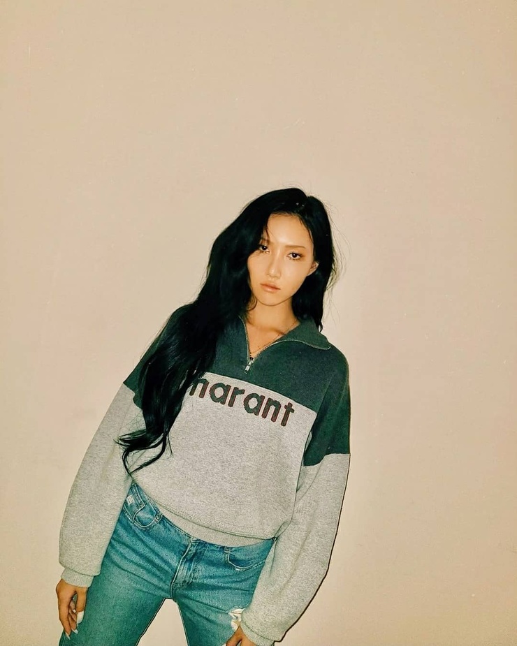 Hwasa picture