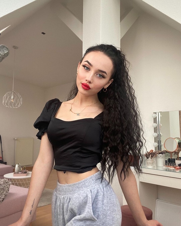 Picture of Nicole Sto