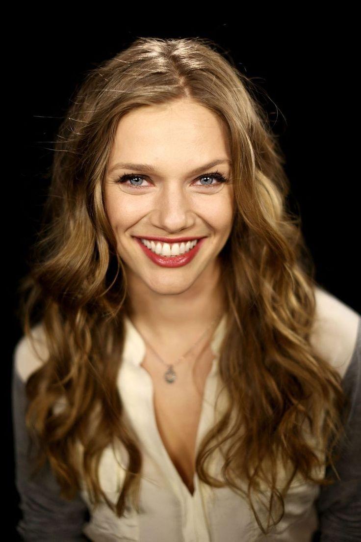 Picture of Tracy Spiridakos