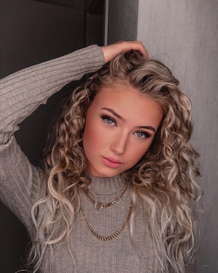 Angelina Konsta picture