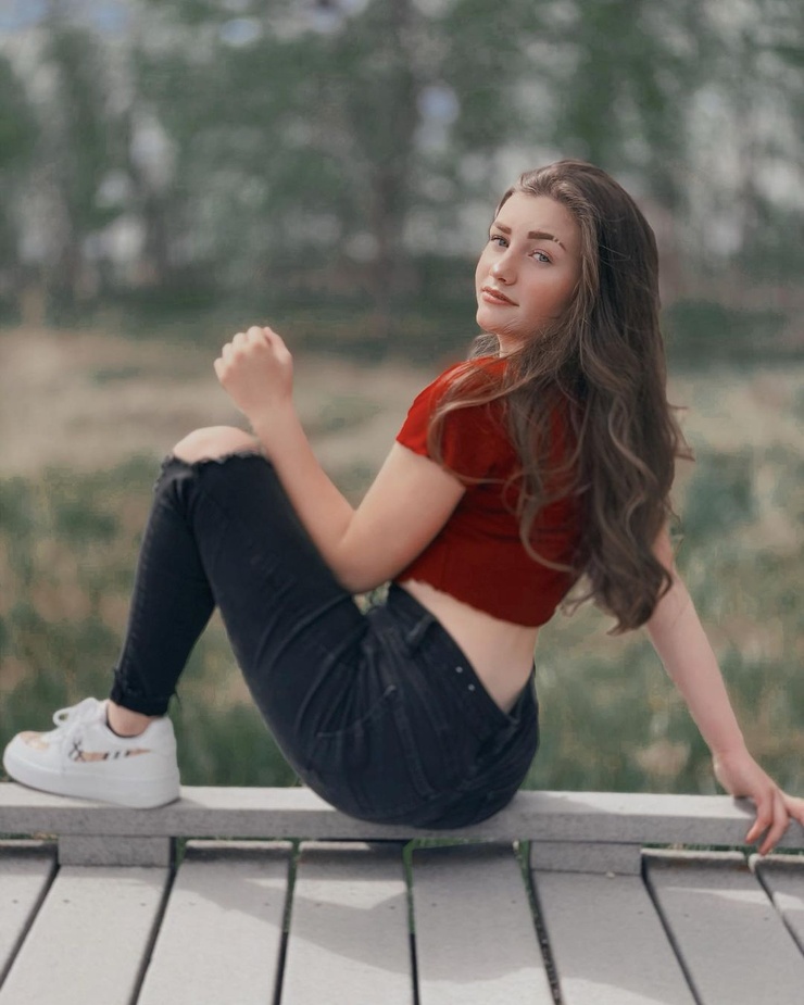 Picture of Adele Cash