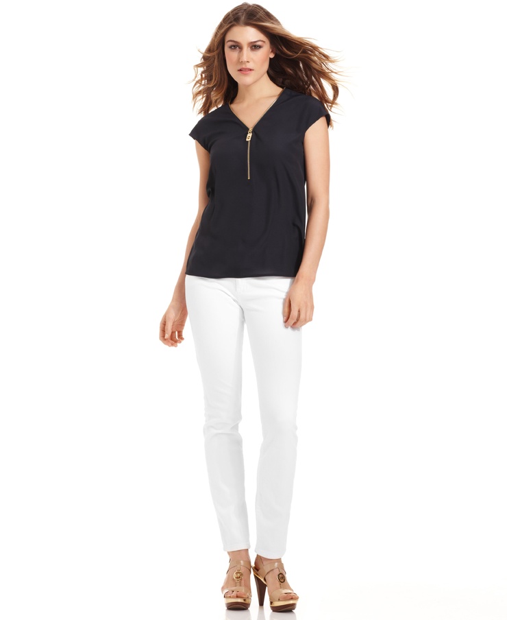 Alexandra Knight image