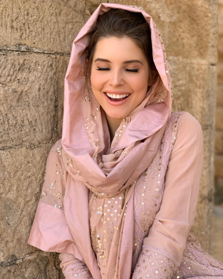 Picture of Amanda Cerny