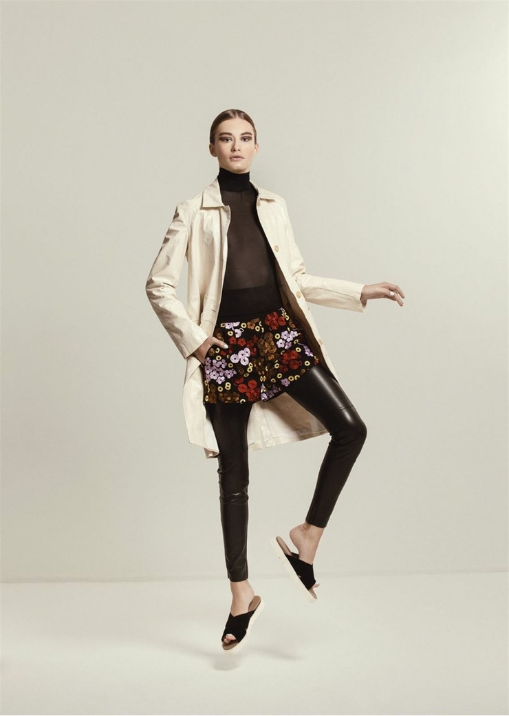 Picture of Amber Boel