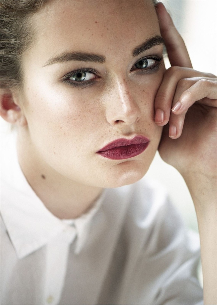 Picture of Amber Boel