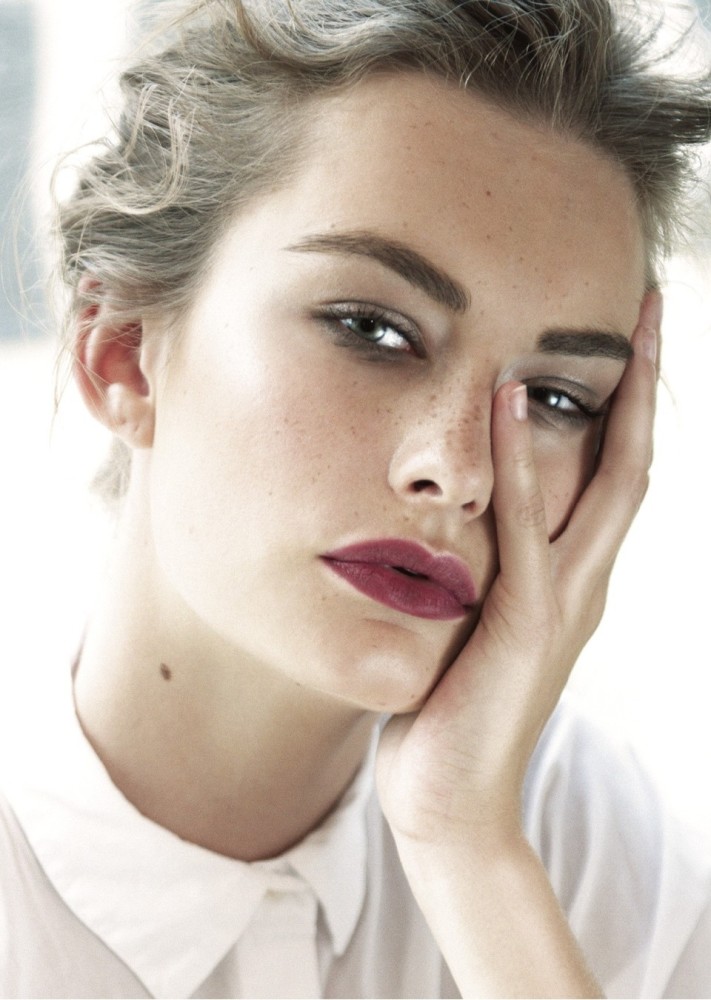 Picture of Amber Boel