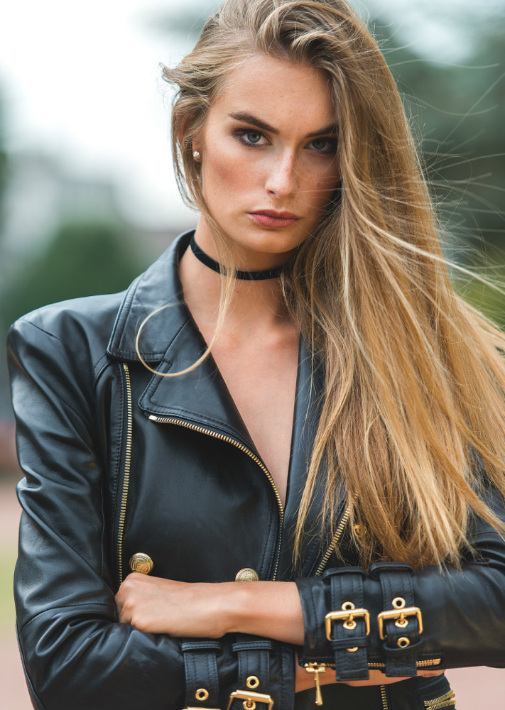 Picture of Amber Boel