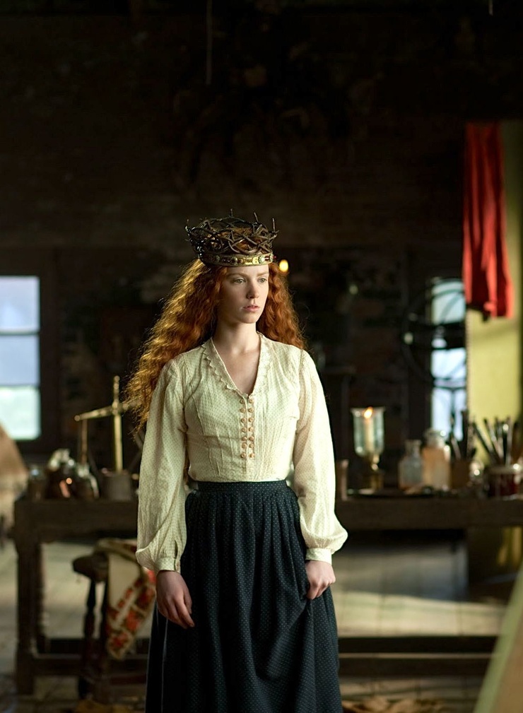 Image of Amy Manson