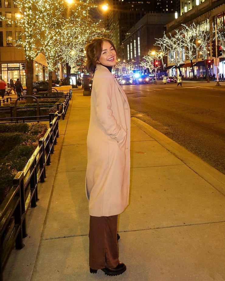 Oana Gregory picture