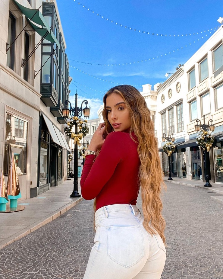 Picture of Bruna Lima