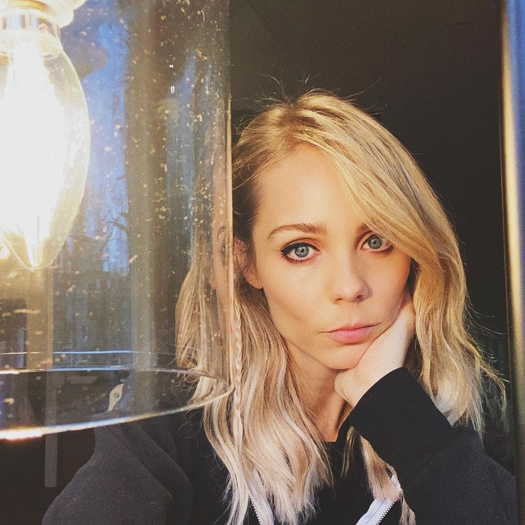 Laura Vandervoort image