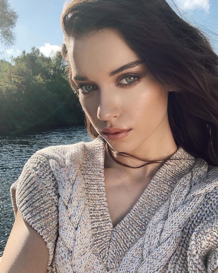 Afra Saraçoglu picture