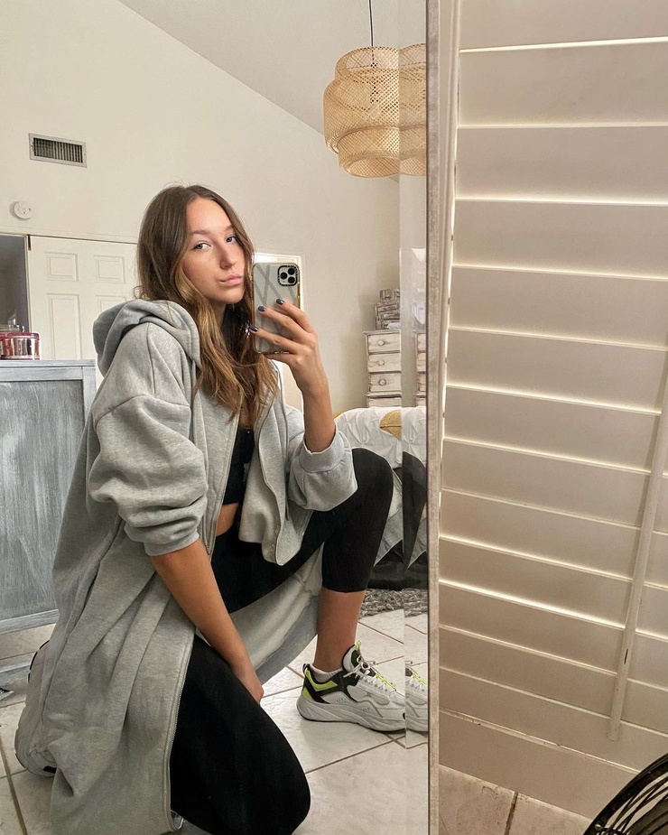 Ava Cota image