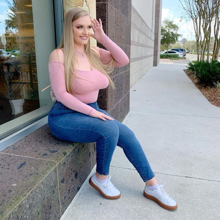 Picture of Angelica Maria.