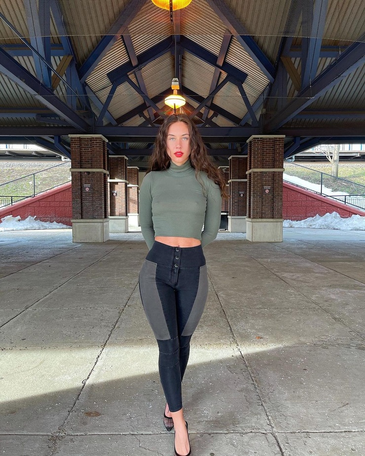 Picture of Brit Manuela (model)