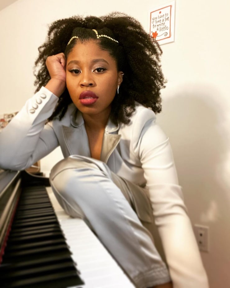 Dominique Fishback image