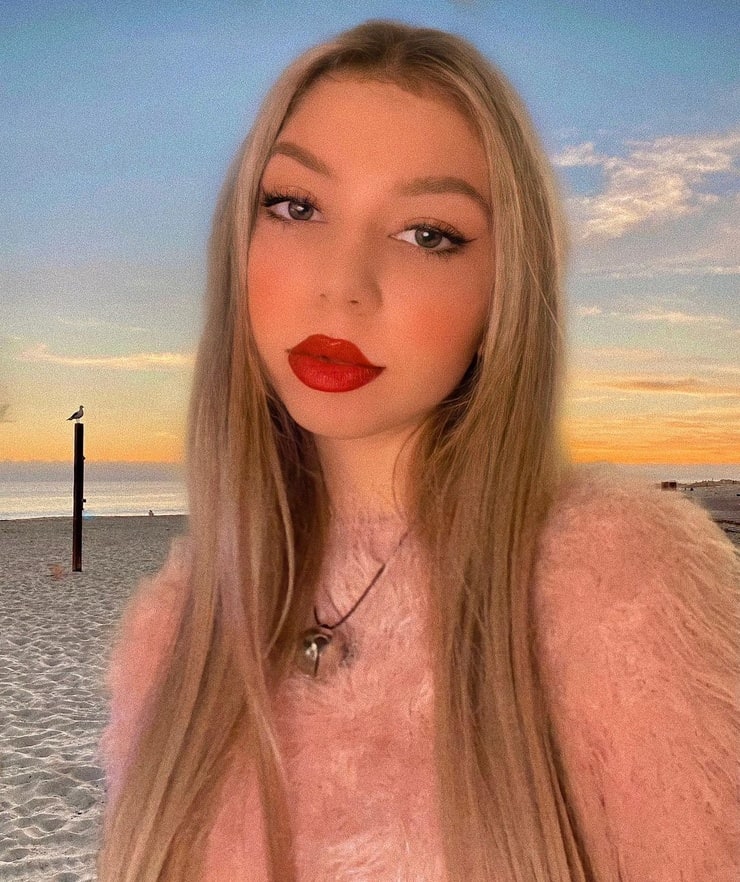 Lulu Lambros picture