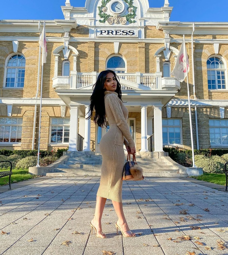 Picture of Aneeqa Farid