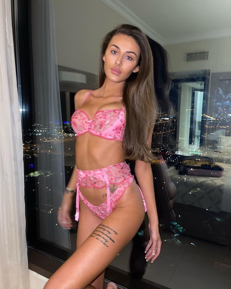 Chloe Veitch picture