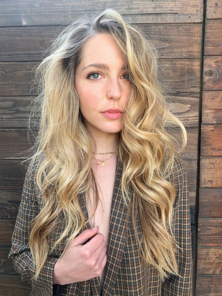 Picture of Jessica Rothe