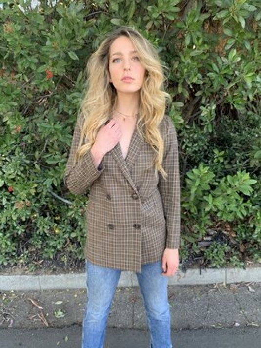 Picture of Jessica Rothe