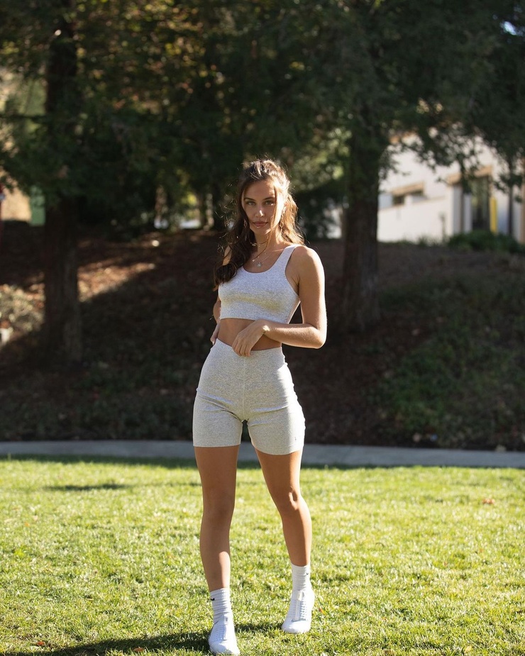 Picture of Brit Manuela (model)