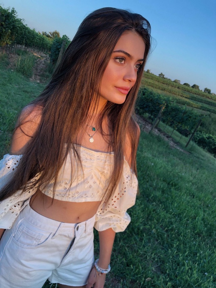 Picture of Emmy Perry