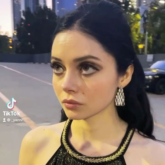 Picture of Alina Lee