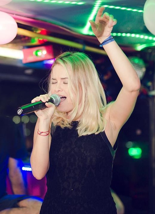 Picture of Lua Blanco