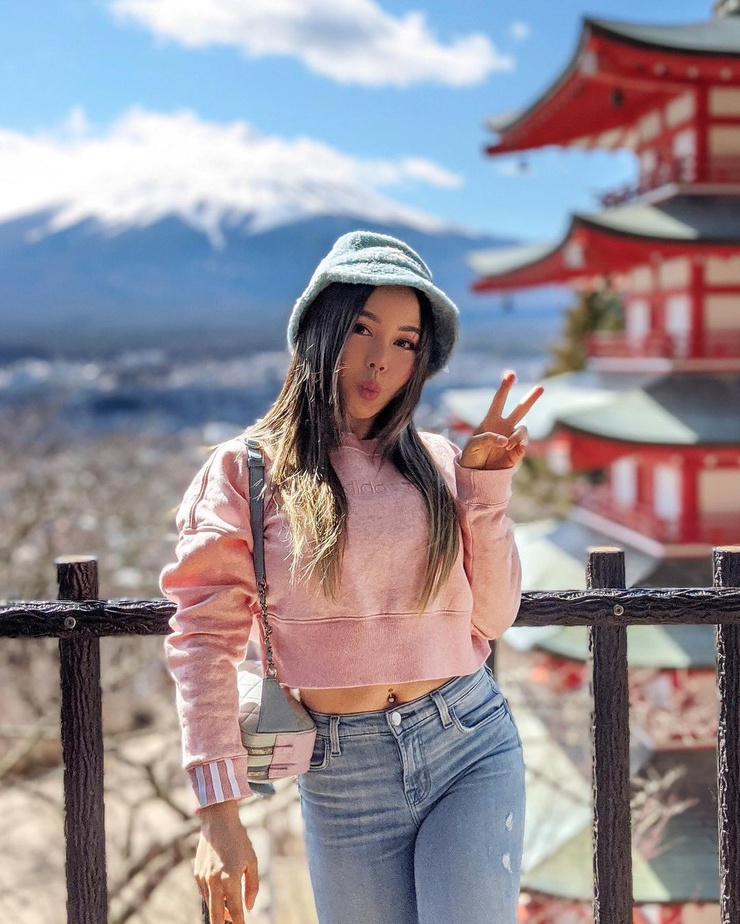 Picture of Chloe Ting