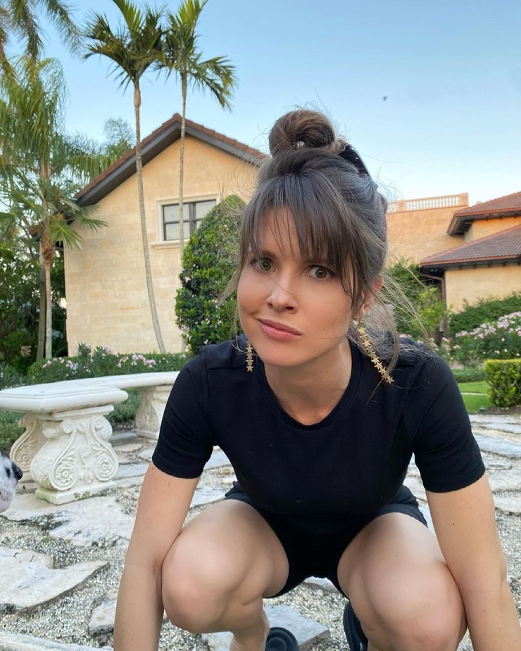 Picture of Amanda Cerny