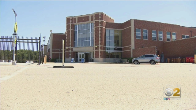 Picture of Riverside Brookfield High School