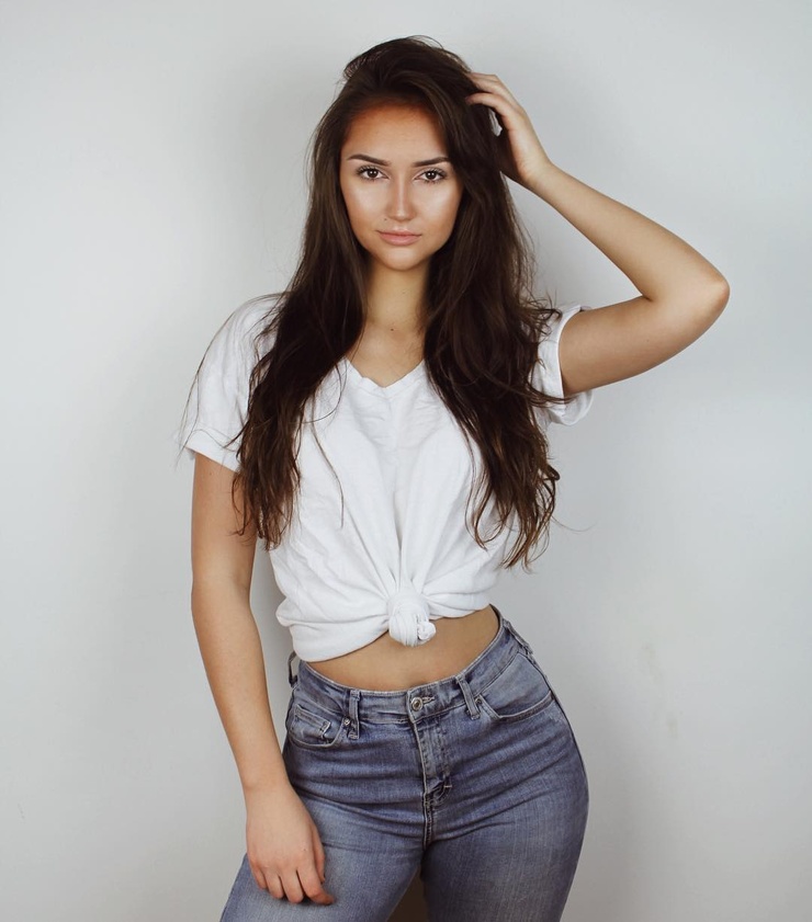 Deanna Davis II image