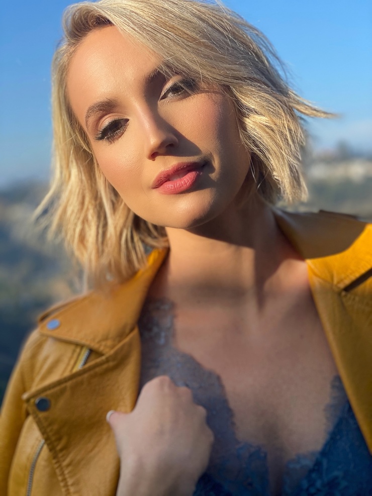 Molly McCook image