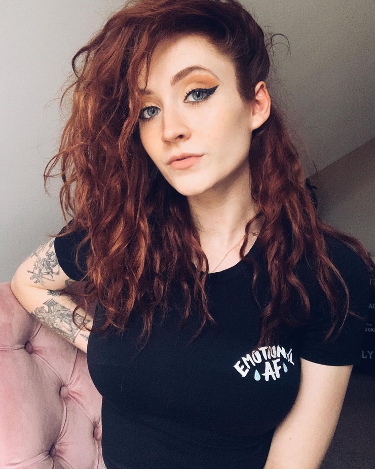 Janet Devlin image