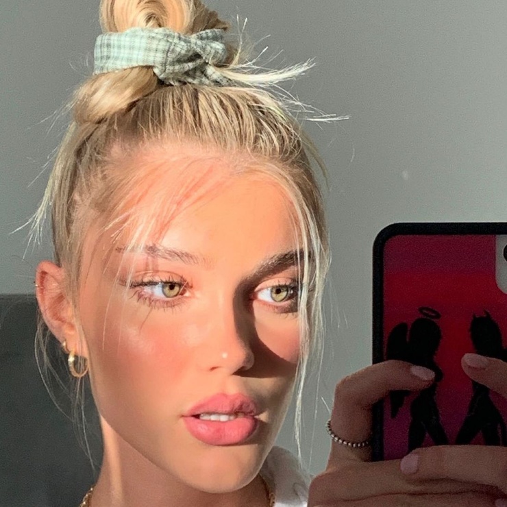 Picture of Mimi Slinger