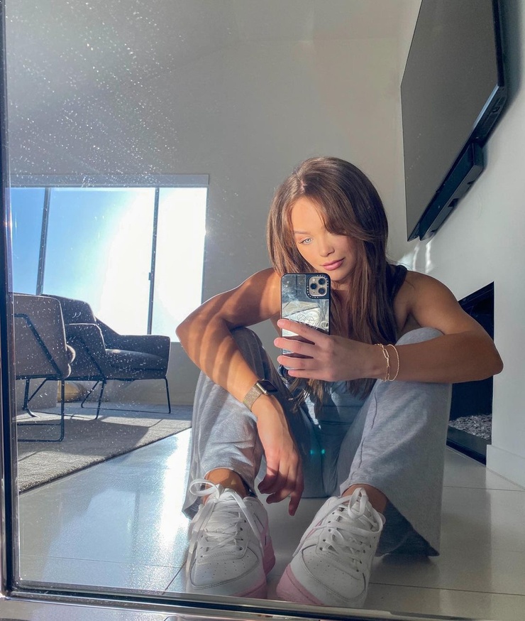 Picture of Oana Gregory