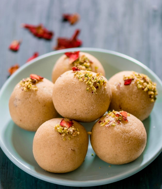 Rava Ladoos