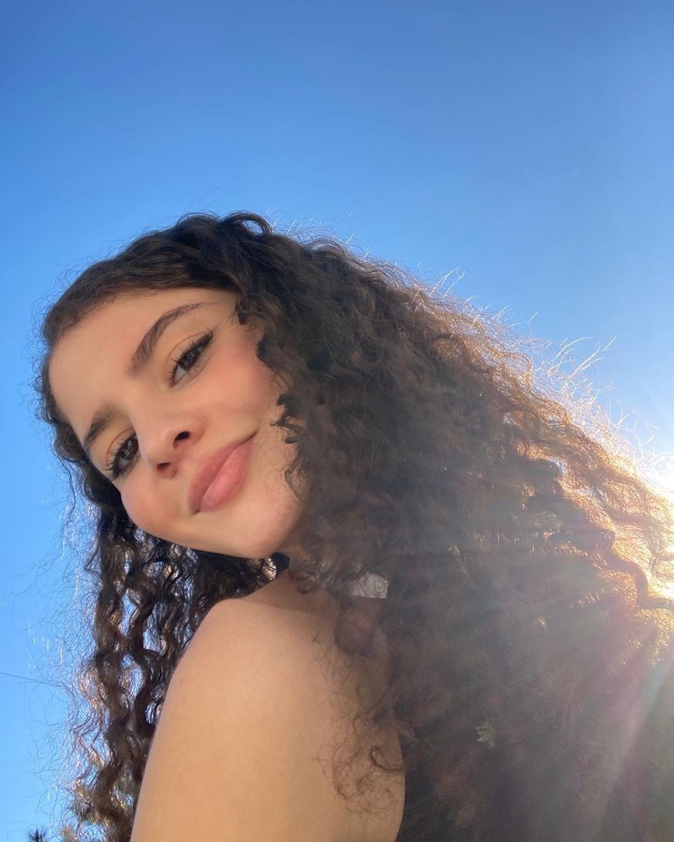 Picture of Mellany Barros