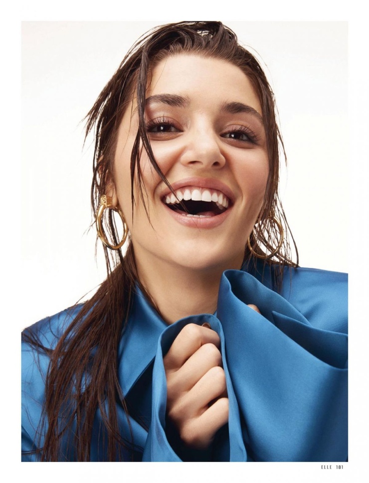 Hande Erçel picture