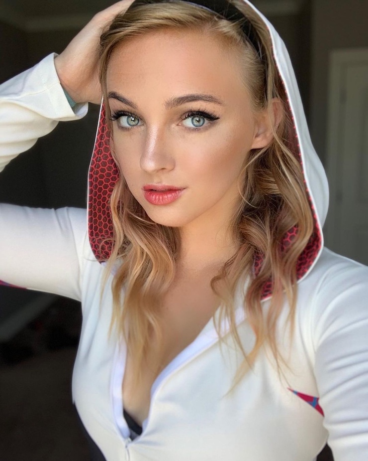 Picture of Michaela Lee