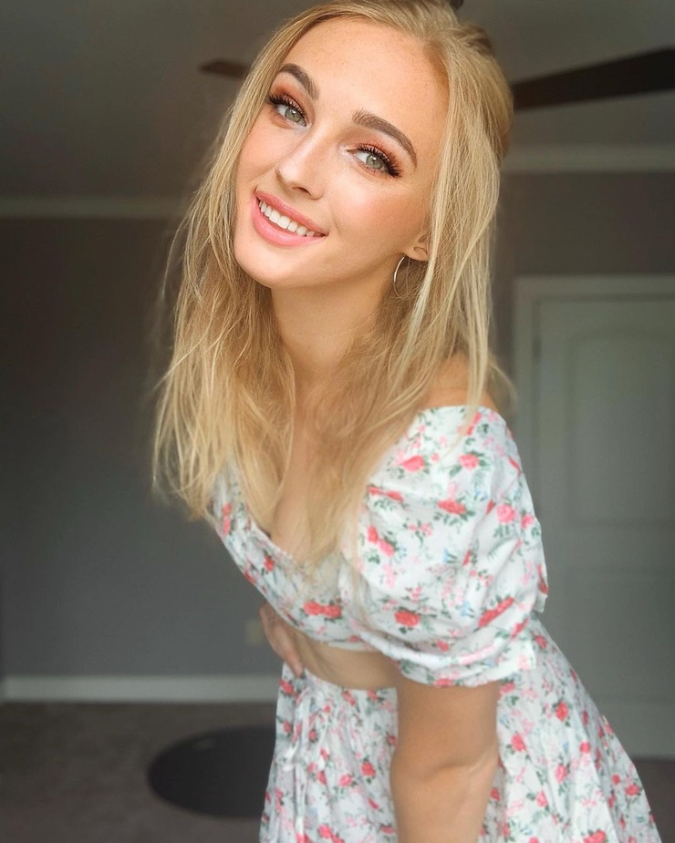 Picture of Michaela Lee