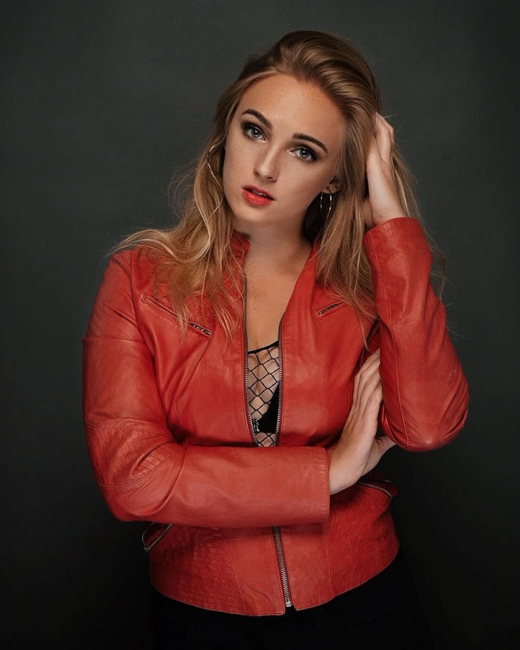 Michaela Lee picture