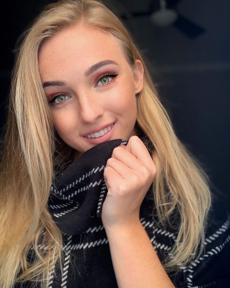 Picture of Michaela Lee