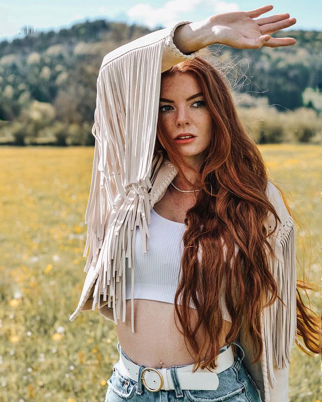 Picture Of Laura Roxanna