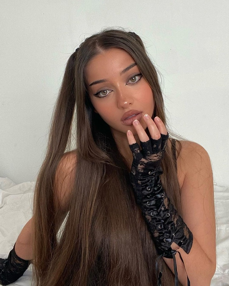 Picture of Isabel Rose