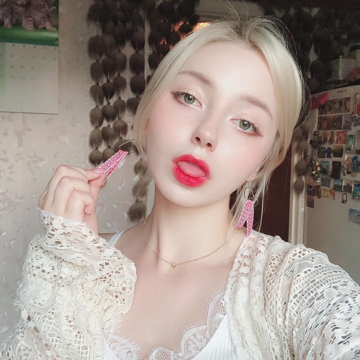 Maria Zolotova image